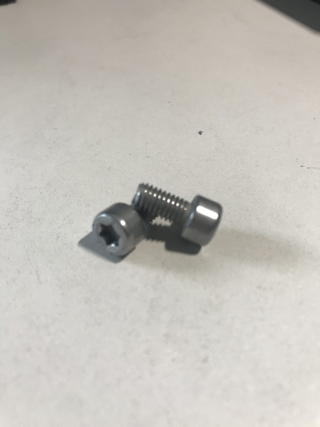 Screw - 07129905867 - Hack Engineering